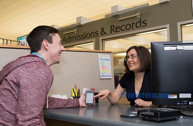 ADMISSIONS COUNTER - Cách sử dụng & Ví dụ - TuVungToeic.com